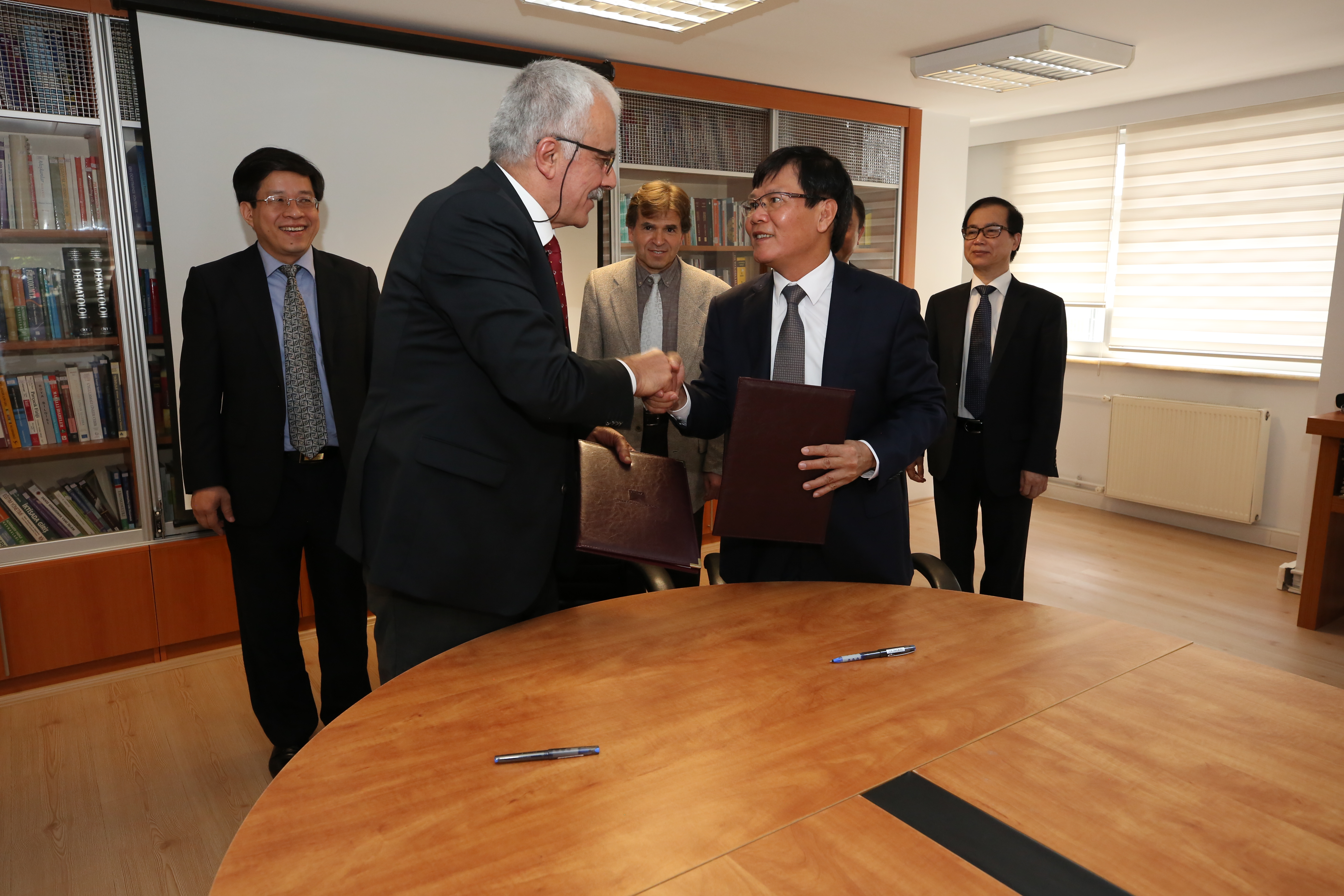 Bilateral Agreement Signed Between TÜBA and VASS | Turkish Academy of ...